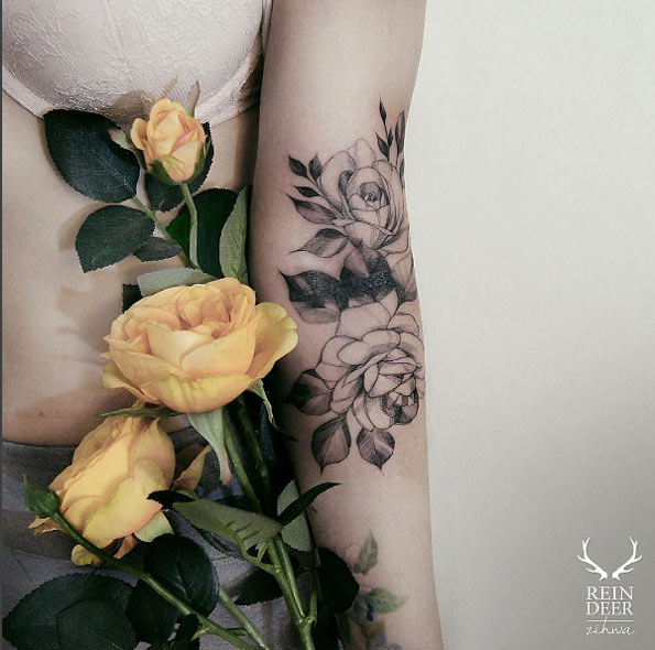 blackwork-rose-tattoos - TatuaggiStyle